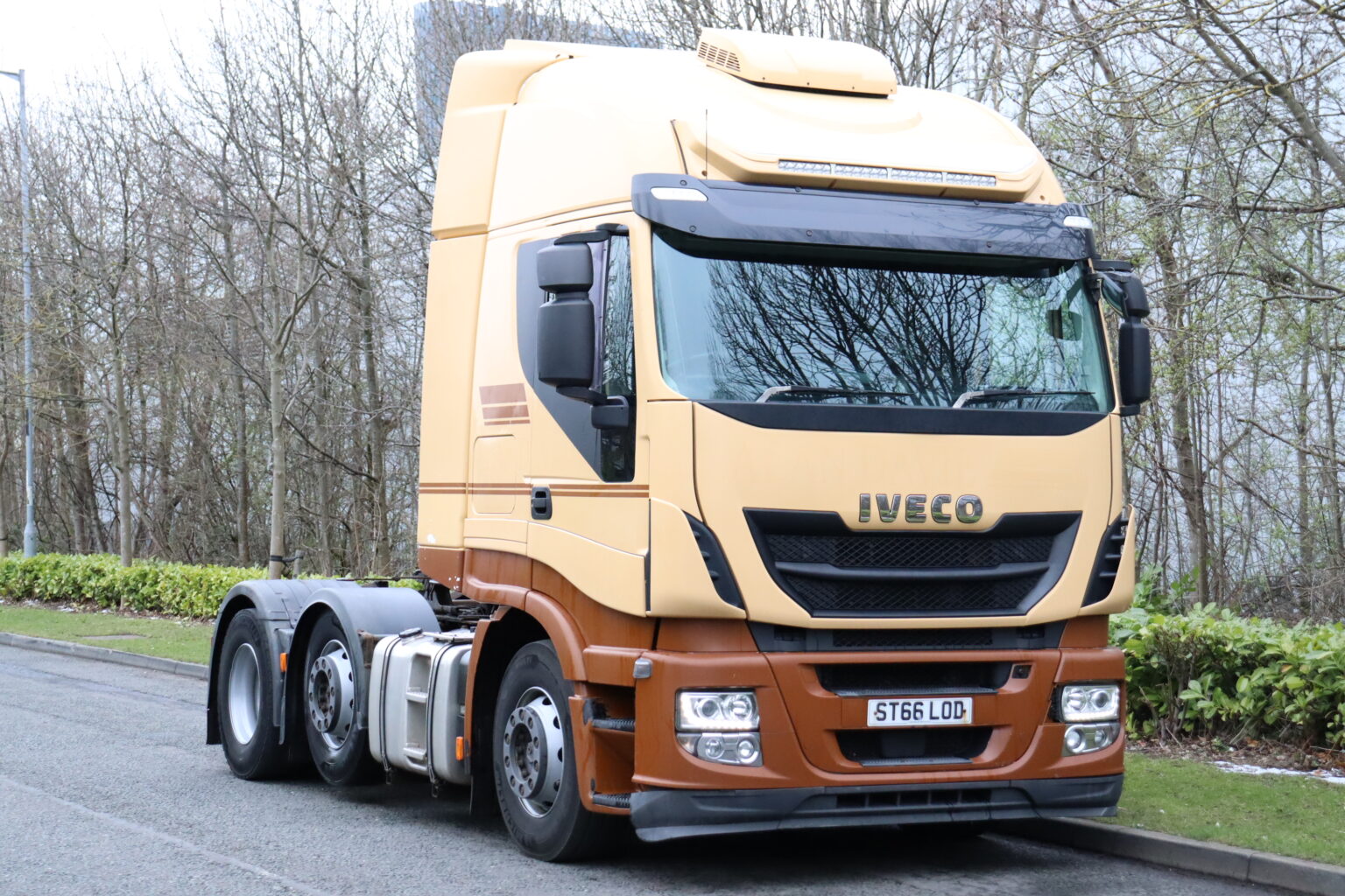 IVECO STRALIS 460 HI-WAY 6X2 MIDLFIT TRACTOR (2016) - Comvex Trucks