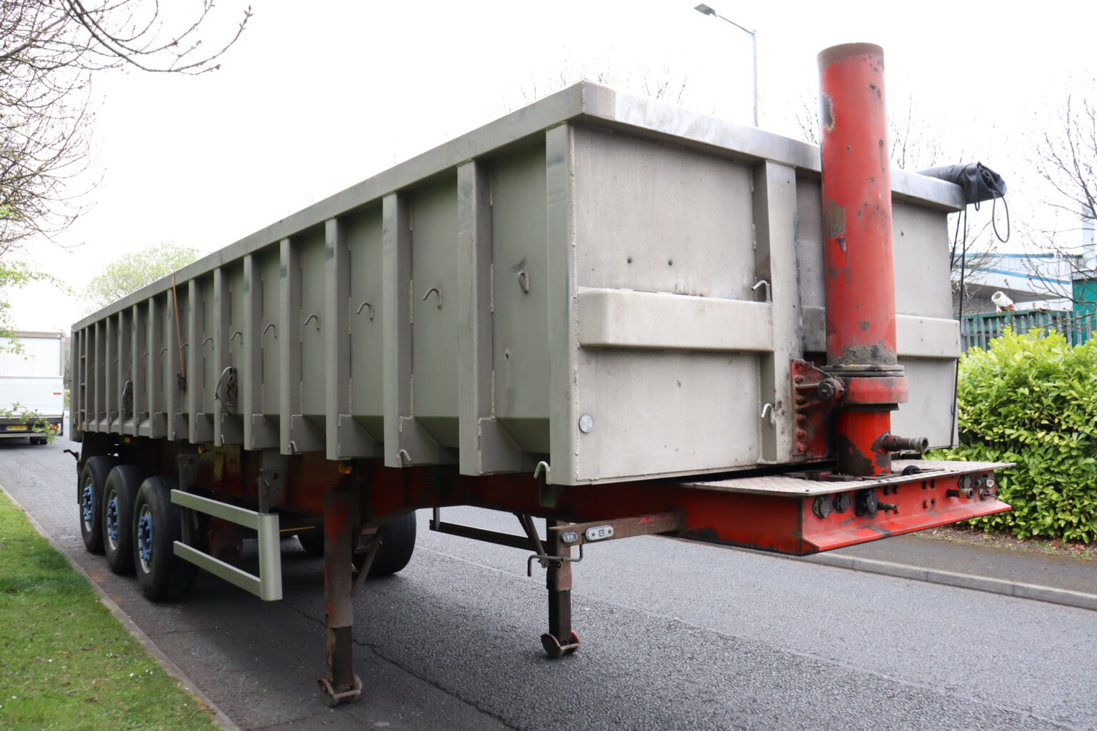MONTRACON TRI-AXLE ALUMINIUM AGGREGATE TIPPER TRAILER (2002) - Comvex ...