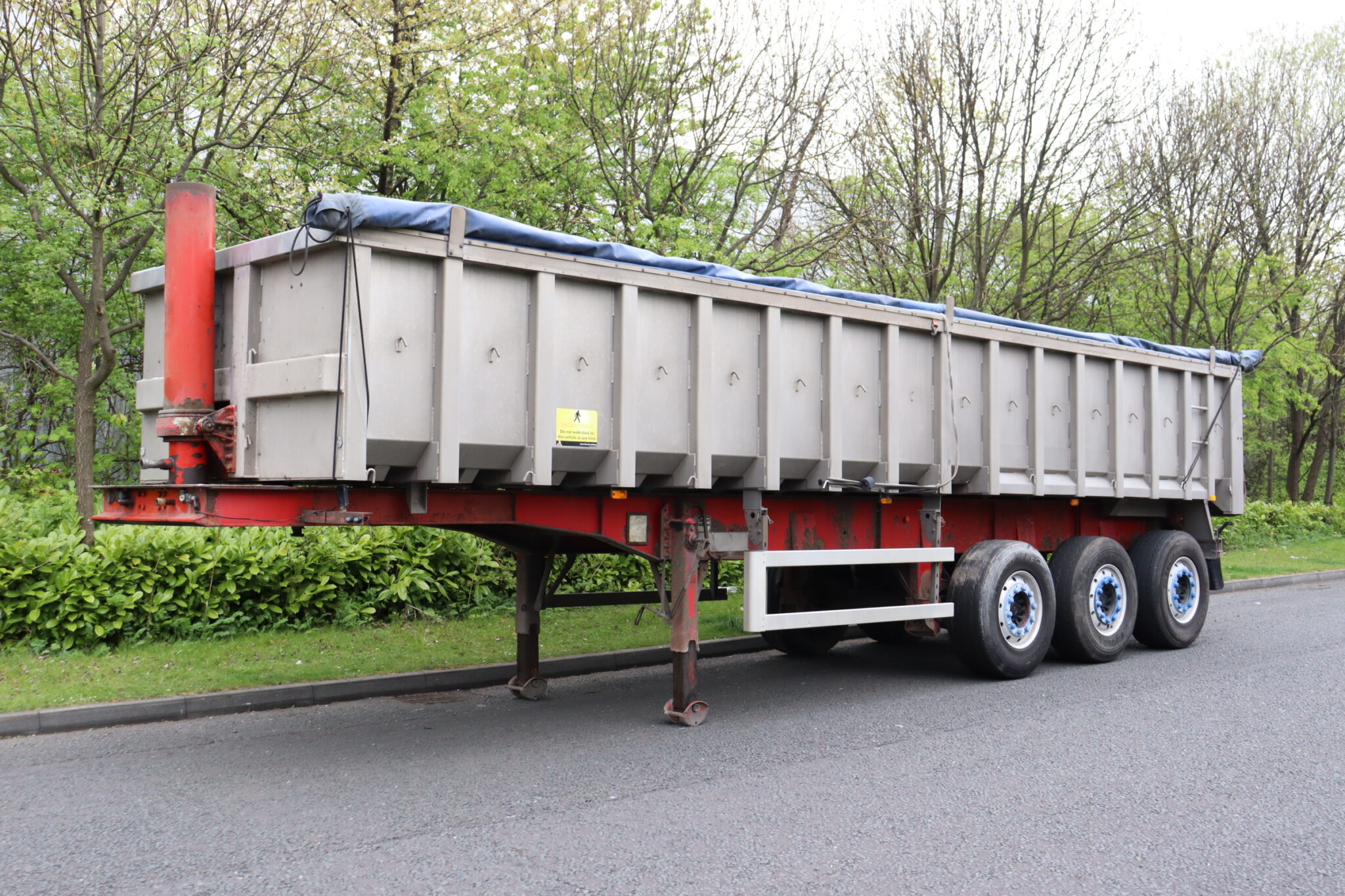 MONTRACON TRI-AXLE ALUMINIUM AGGREGATE TIPPER TRAILER (2002) - Comvex ...
