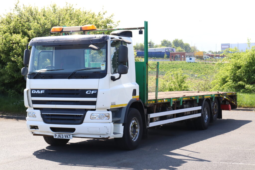 DAF CF75 310 6X2 32FT CHEESEWEDGE BEAVERTAIL (2013) - Comvex Trucks